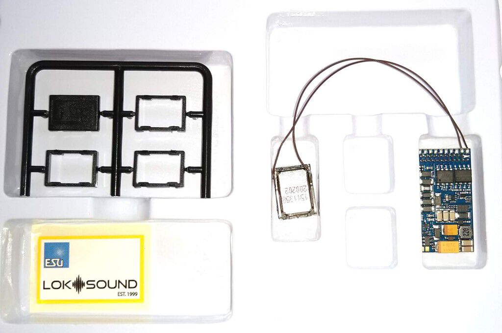 ESU 58419 LokSound 5 DCC / MM / SX / M4 Sounddecoder, 21MTC NEM660, met luidspreker Schaal: 0, H0
